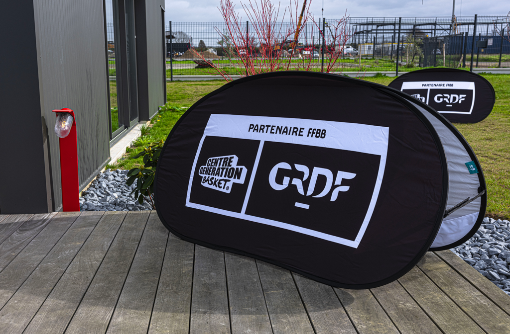 Horizontal A Frame – So Communication